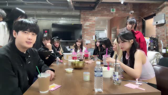 지금 몇시야? 5시....어? 5시? 왜 말을안해 | SOOP VOD