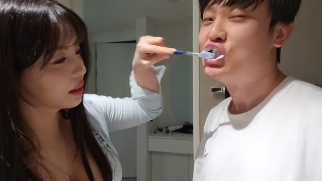 [클립]깨박) 어 칫솔 엄마껀데? / 매니저) 그거 변기 닦던건데!! | SOOP VOD