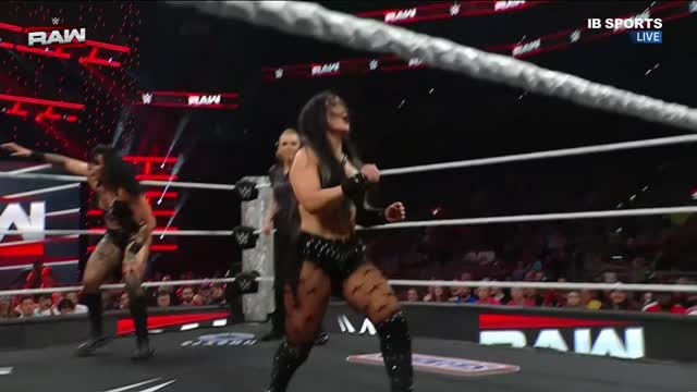 [클립][생방송] WWE RAW LIVE 1668회 | SOOP VOD