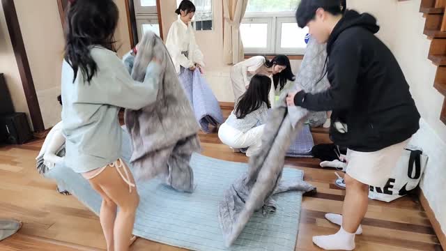 [클립]안예슬x남순 잠시 후 비키니...1박2일 수니그룹MT | SOOP VOD