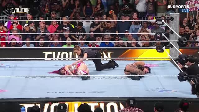 [클립]2025 WWE 에볼루션 나오미 캐싱인성공 | SOOP VOD