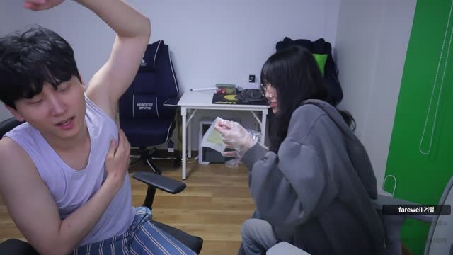 [클립]김민교x이라333 겨드랑이털 밀기 10분전 | SOOP VOD