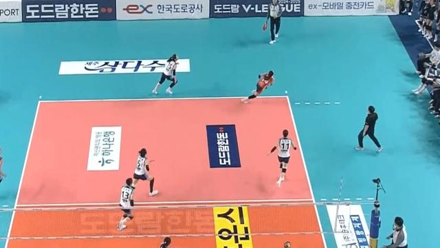 오늘따라 더욱 끈끈한 IBK의 수비력! | SOOP VOD