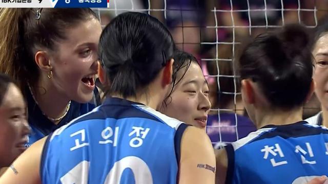 연속 득점으로 3세트 분위기를 바꿔놓는 IBK기업은행 | SOOP VOD