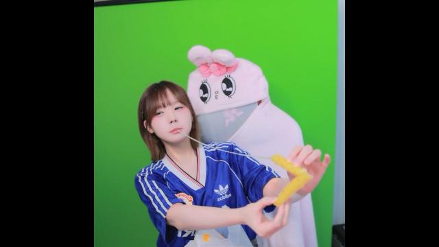 치즈스틱 먹방하는 여푸 - "c.h.e.e.z.e 아냐??" | SOOP VOD