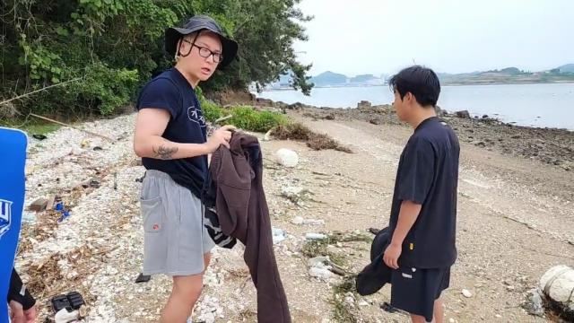 봉준 : 그래서 3일치 옷을 / 지수 : OO도 4장 입었어 | SOOP VOD